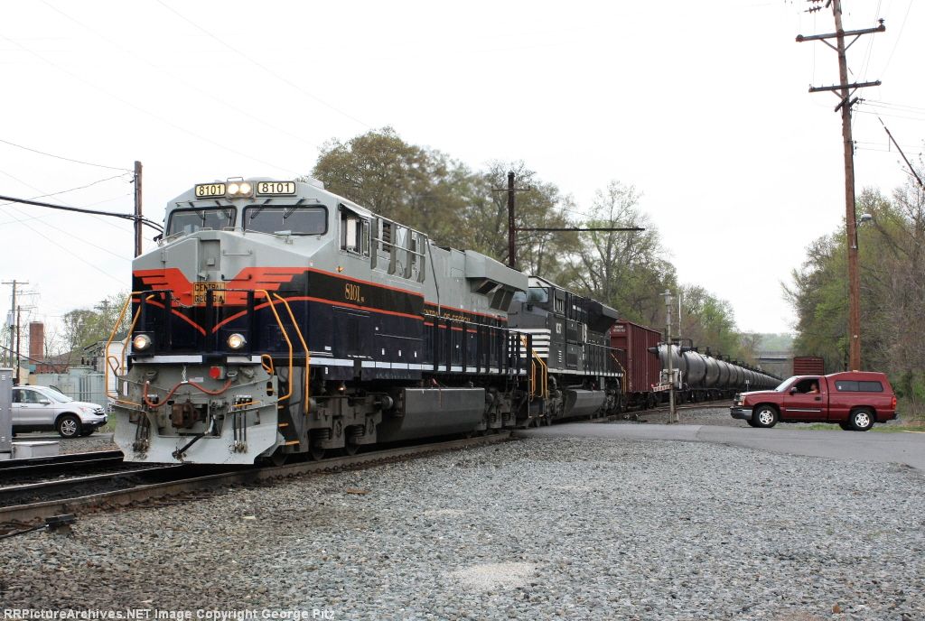 NS 8101 and train 64R
